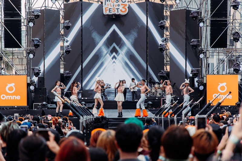 ศิลปินวัยรุ่นตัวท็อป ตบเท้าร่วมงาน ! ฟรีคอนเสิร์ตใหญ่เล่นน้ำกลางเมือง “FWD Music Live Fest3# ...